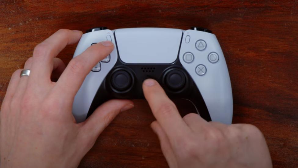 Realizan el primer Unboxing de un mando de PS5 - RebelCry